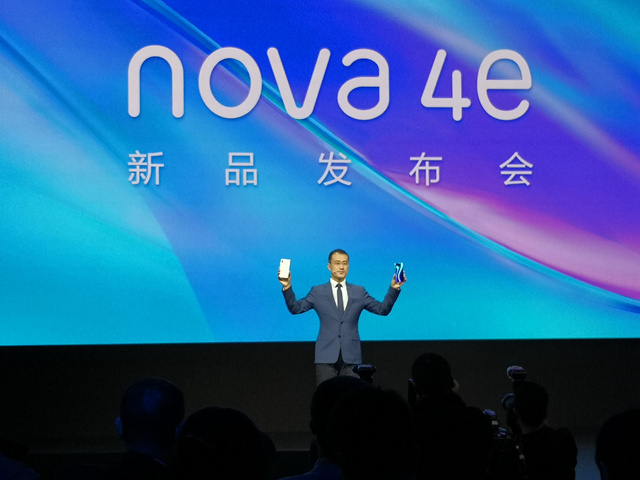 华为首款前置3200万镜头手机nova 4e售1999元起 - 推荐 — C114通信网