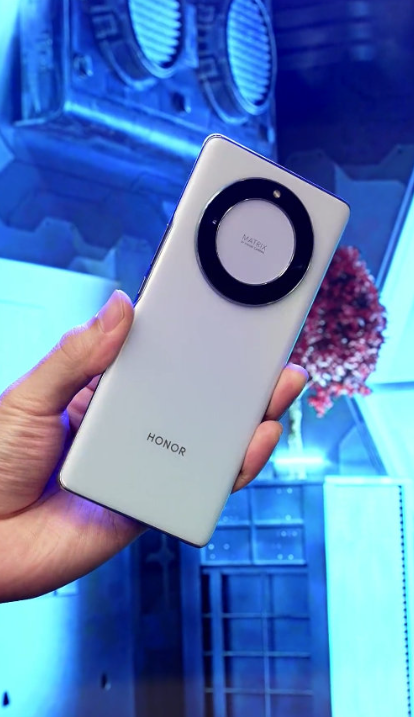 荣耀 X40 开启预约：满月星环设计，9 月 15 日发布 - 通信终端 — C114通信网