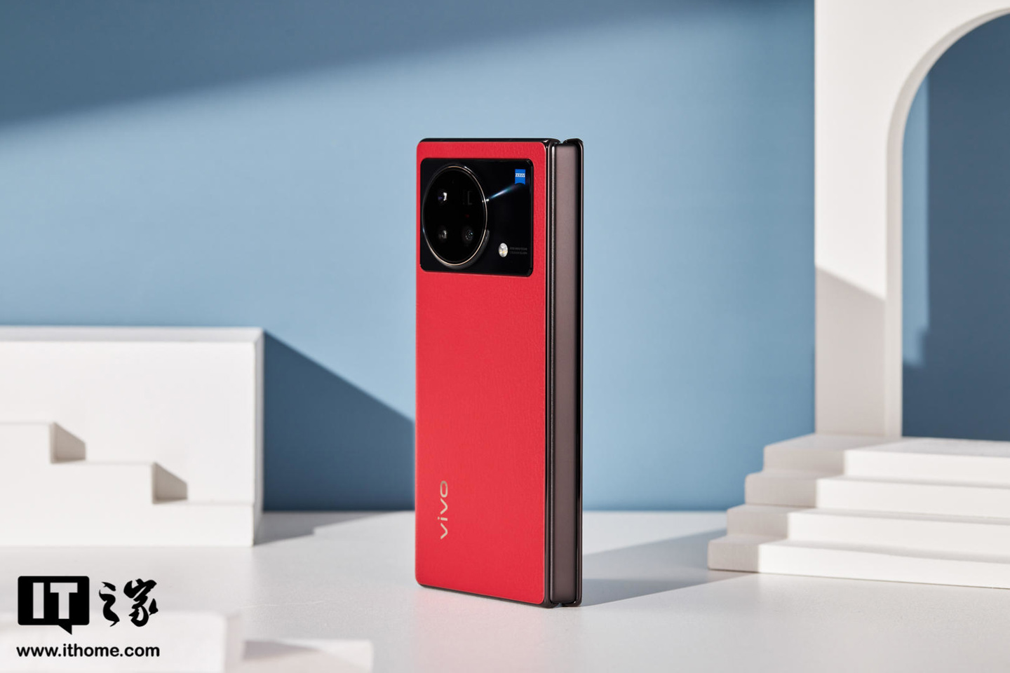 vivo X Fold+ 折叠旗舰今日开售：支持双 5G 双卡双通，9999 元起 - 通信终端 — C114通信网