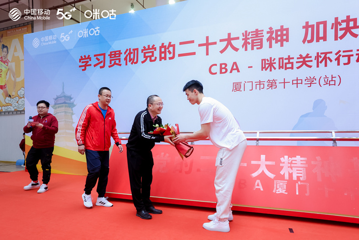 林葳CBA全明星赛前重返厦门母校：感谢在校期间打下的良好基础 - 资讯 — C114通信网