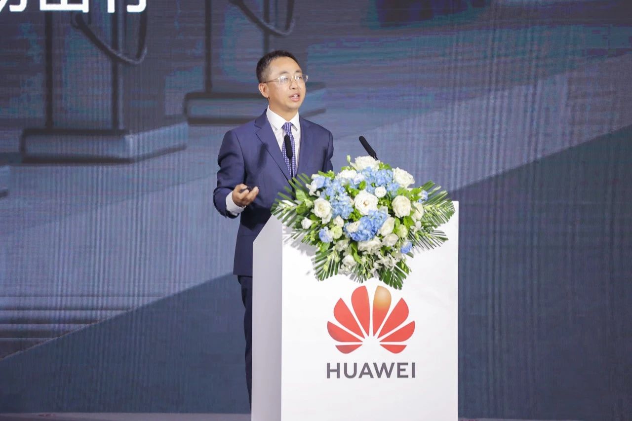 华为发布DriveONE新一代超融合动力平台和新一代全液冷超充架构充电解决方案 - 华为 — C114通信网