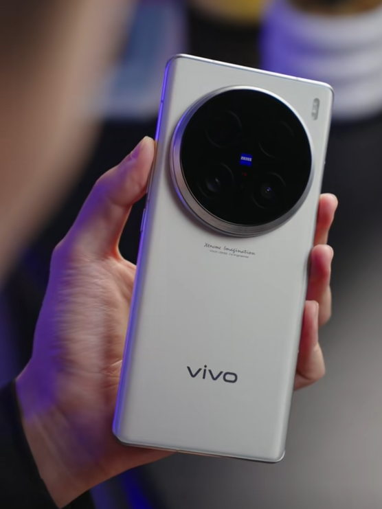 2亿像素影像灭霸！vivo X100 Ultra真机上手：硕大环形相机 - 通信终端 — C114通信网