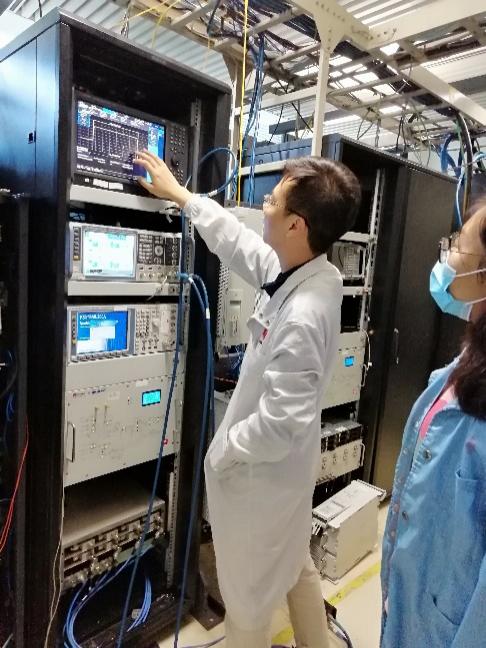 5G低频部署再传喜讯，中国广电5G 700MHz首款大频宽基站与首批终端获得工信部无线电型号核准证 - 华为 — C114通信网